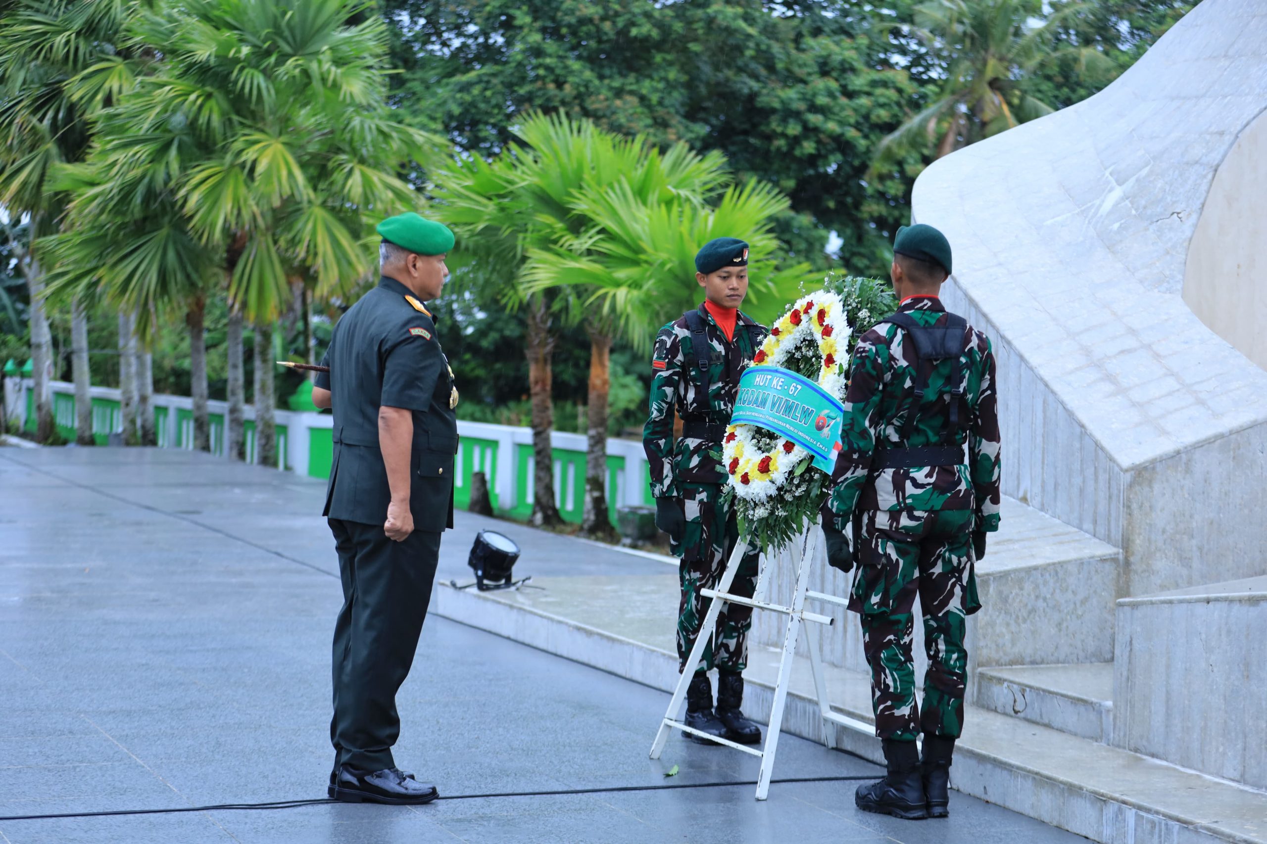 HUT ke-67 Kodam VI/Mlw Diisi dengan Tabur Bunga dan Doa di Makam ...