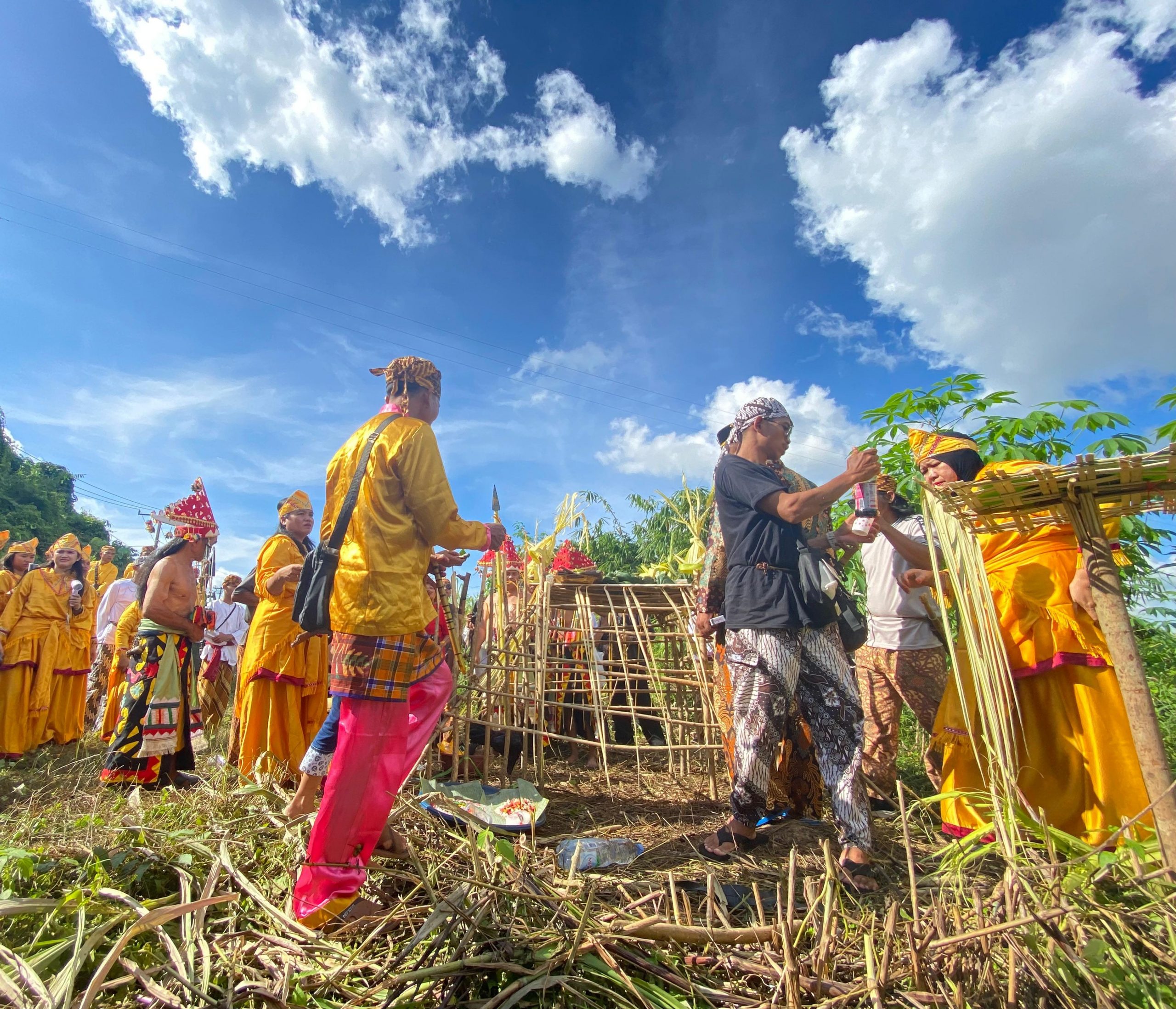Menjamu Benua, Ritual Sakral Pembuka Erau 2025 di Tenggarong - Berita ...